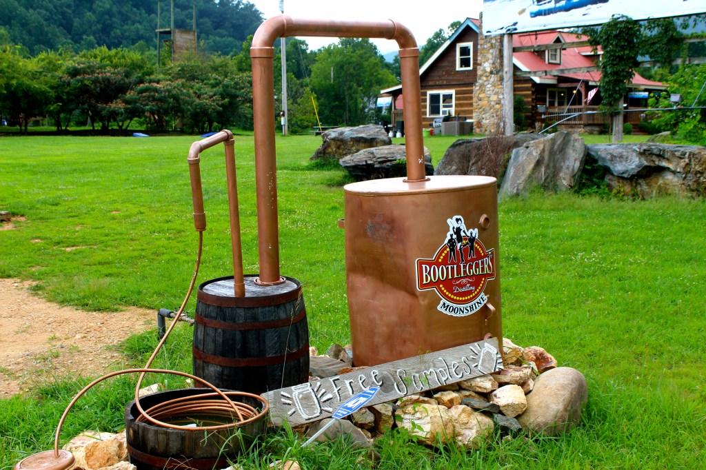 Drinkable Images: Bootleggers Moonshine Distillery, Hartford, Tennessee